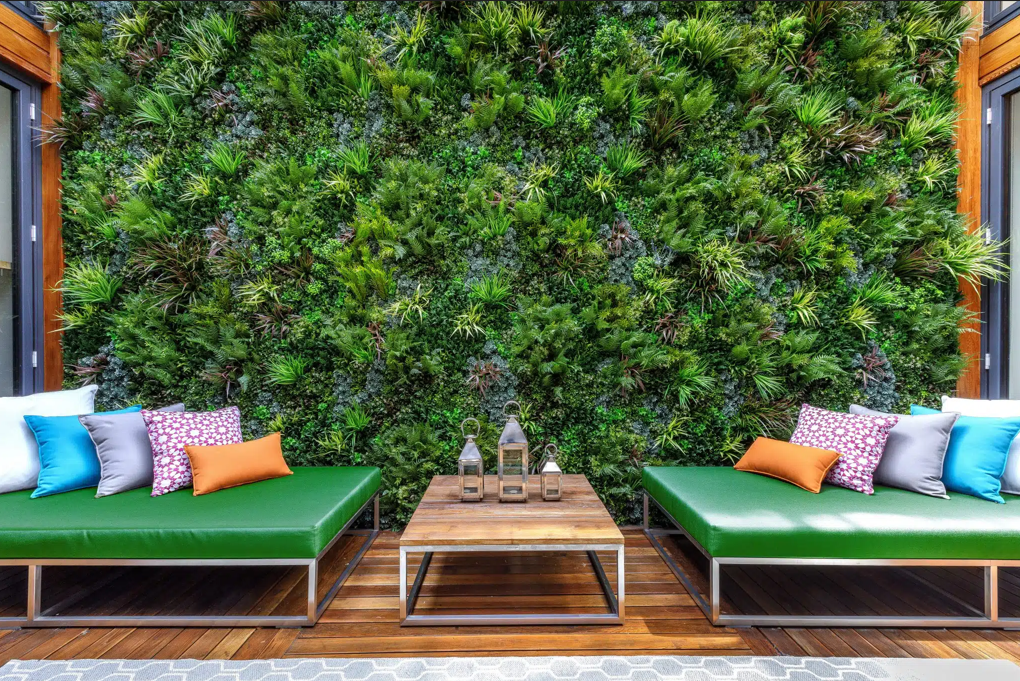 How Green Walls Improve Air Quality and Aesthetics?